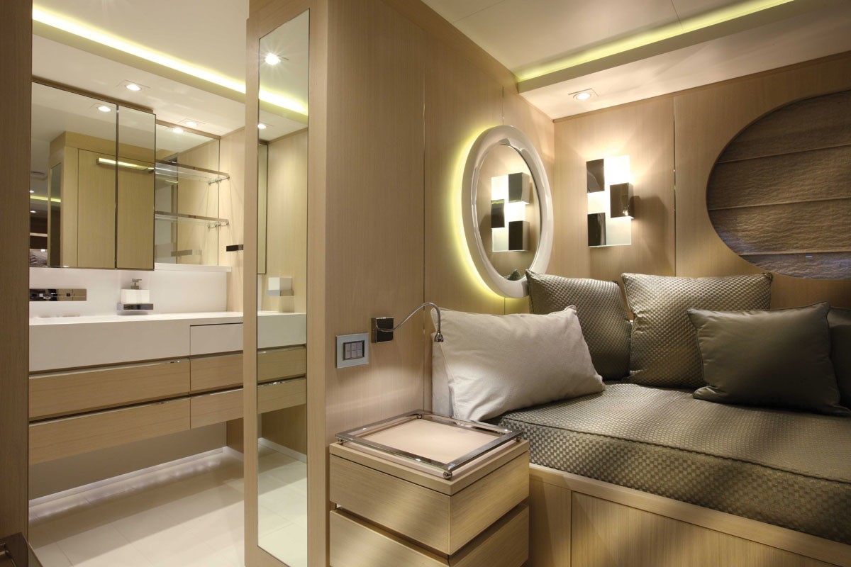 Yacht LIGHT HOLIC, CRN | CHARTERWORLD Luxury Superyacht Charters